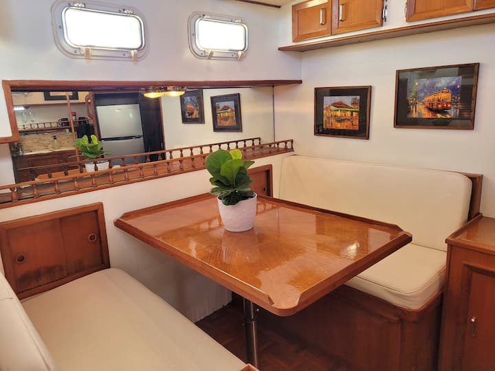 Decatur 42ft Motor Yacht - Mandeville, LA