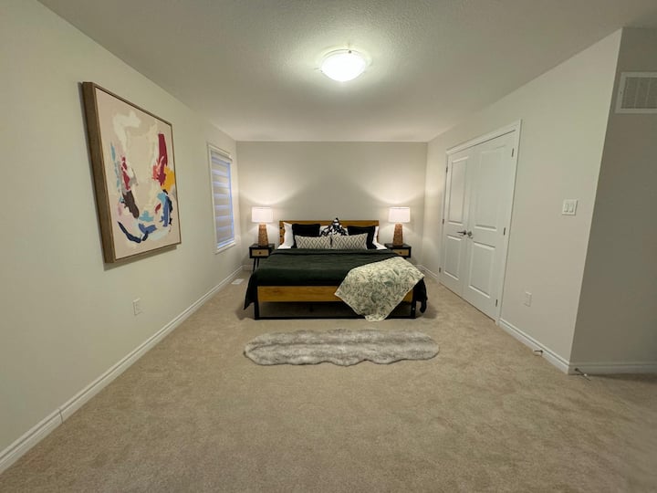 Room With Attached Bath. - Gravenhurst