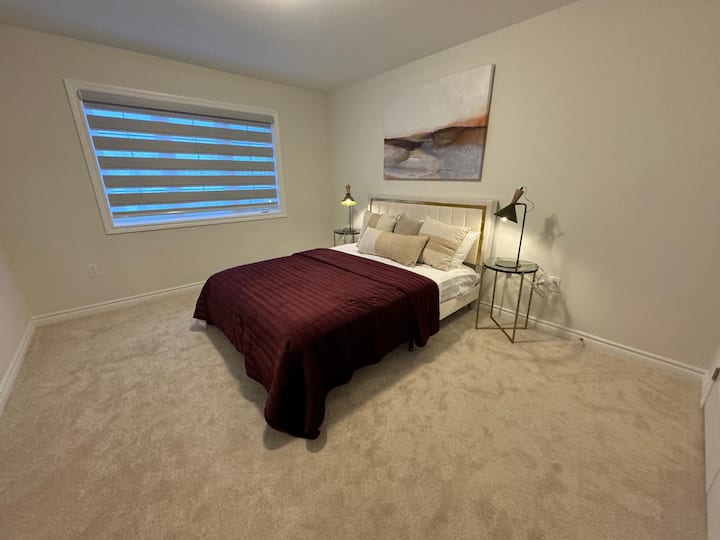 Room With Shared Washroom - Gravenhurst
