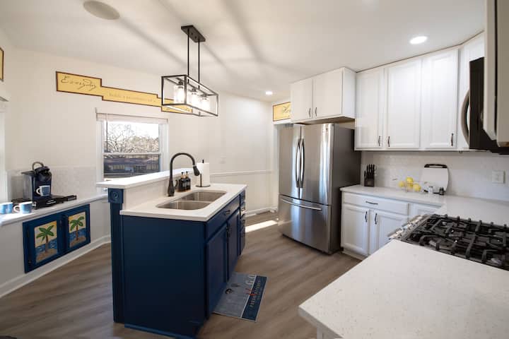3br Charlotte Home Pool Hot Tub Arcade Games - Piper Glen Drive – Charlotte