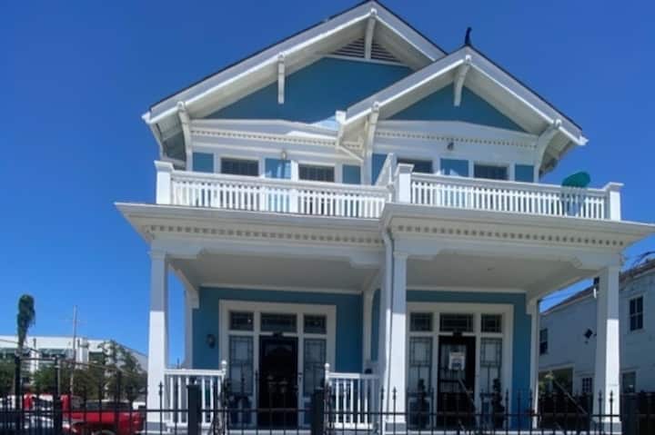 Villa In Heart Of New Orleans - Metairie, LA