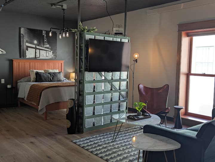 Bohemian Cowgirl Loft Downtown - Rapid City, SD