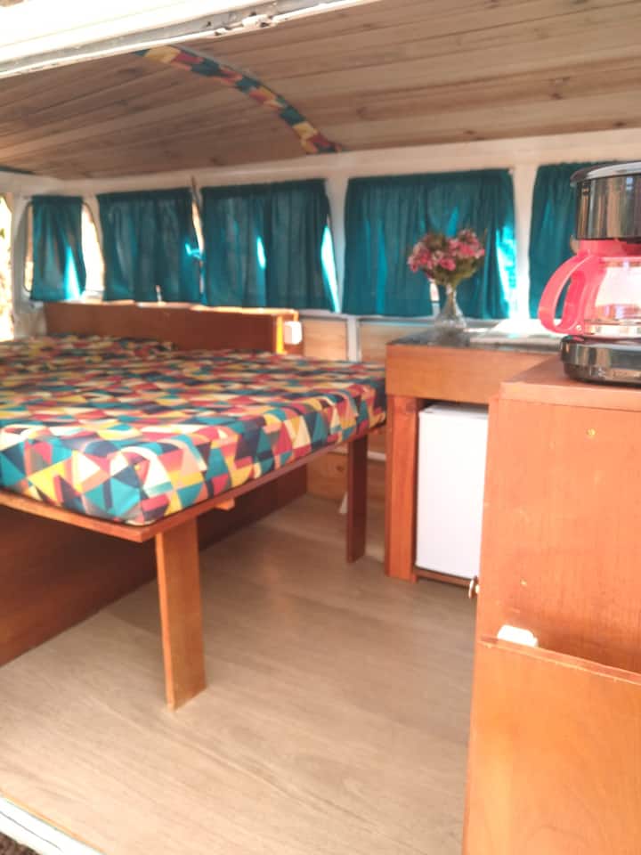 Kombi Home: Lago, Cachoeira, Escorrega E Piscina - 