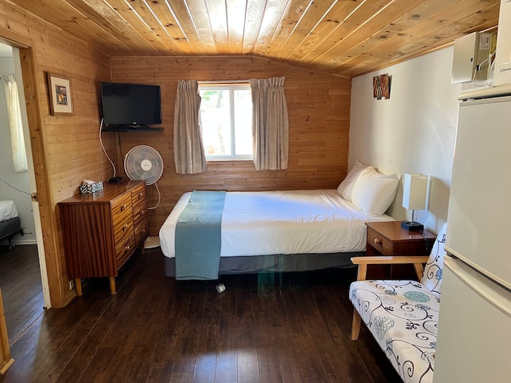 One Bedroom Cabin/2 Minutes Walk To Beach One - Wasaga Beach