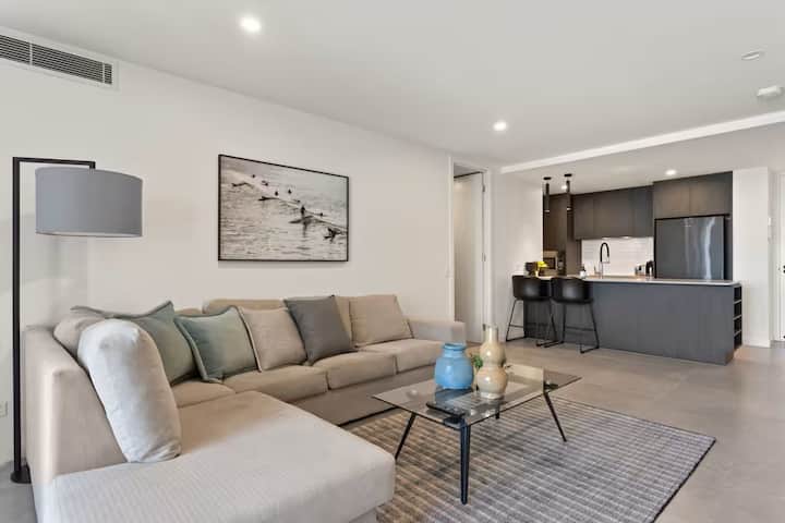 Modern Retreat | Pool, Gym, Sauna & River Views! - Mudjimba