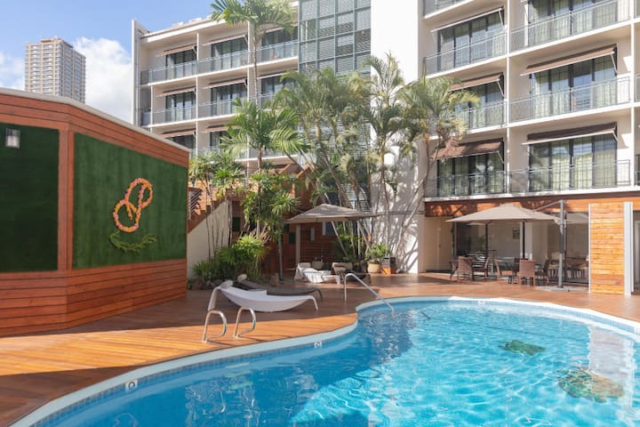 Beachwalk Family Suite Central Waikiki - Kailua, HI