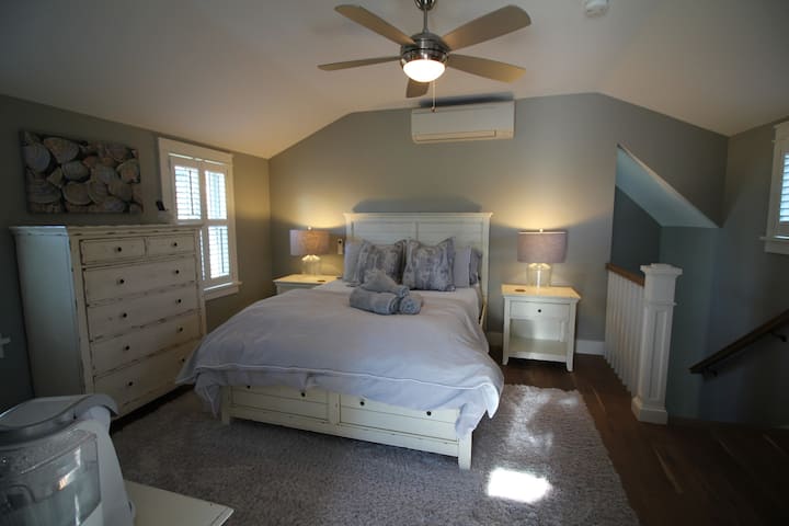 Private, Separate Suite. - Edgartown, MA