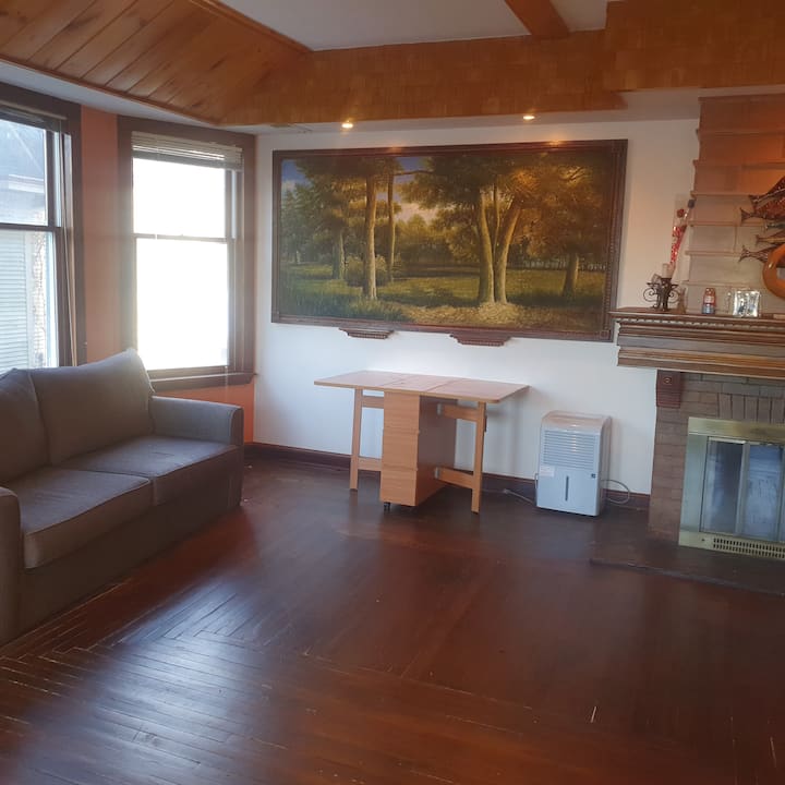 Yale's Best Suites - Shared Living Room Sofa-bed - New Haven, CT