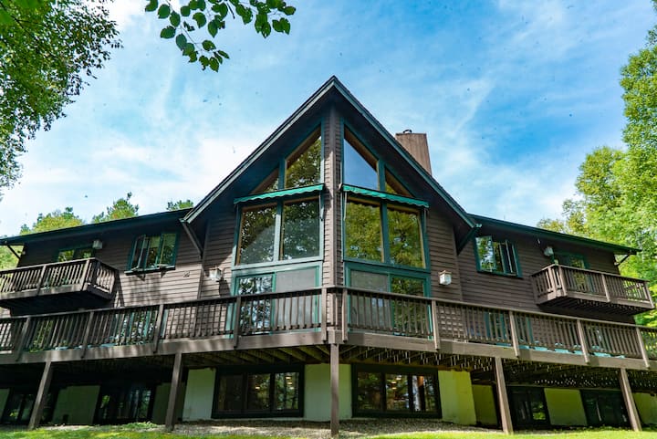 Rustic Mountain Retreat In Lake Placid - Lake Placid, NY