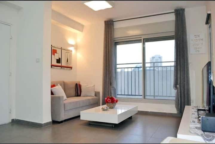 Bright 2-room With Balcony - Tel Aviv-Yafo