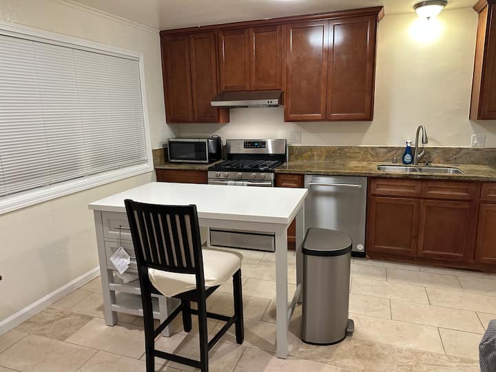 Remodeled 1b/1bath House, Near Ucd Med Center - Sacramento, CA