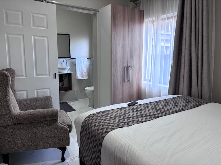 Swiss Guest Lodge - Brakpan