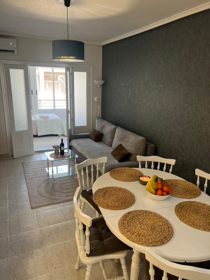 Big Apartment Near The Sea - Torrevieja