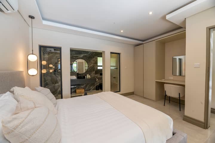 The Manor House - Deluxe Suite
#04 - Zimbabwe