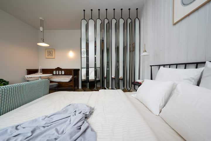 Aventurine | Cismigiu Park - Bucharest