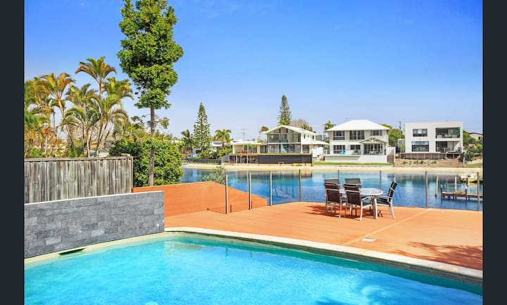 Broadbeach Waterfront Home - Gold Coast