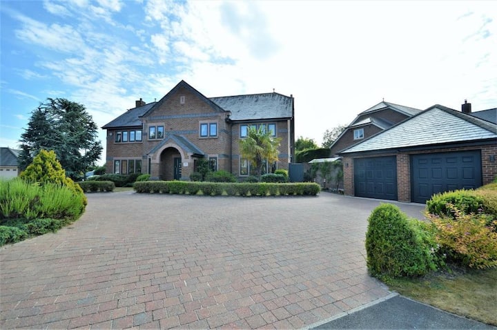 Lavish4bed Mansion In Warrington - Warrington