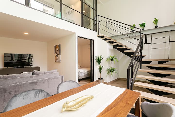 Casco Viejo 2br Loft • Rooftop Pool Gym & Balcony - Panama