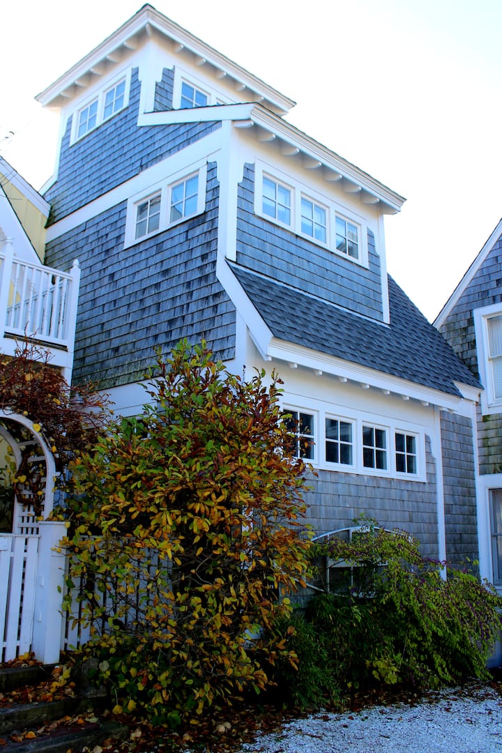 East End Tower Cottage - Provincetown, MA