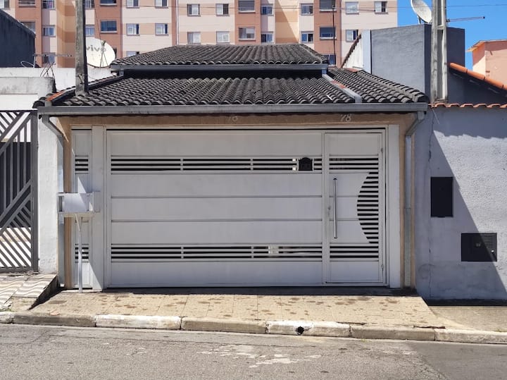 Casa Com Garagem E Churrasqueira - Poá