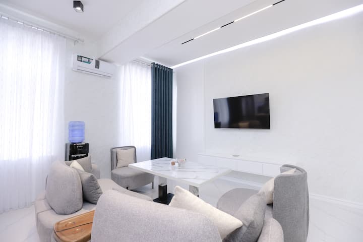 Best Location + Self Check In + Fast Wifi + Washer - Uzbekistan