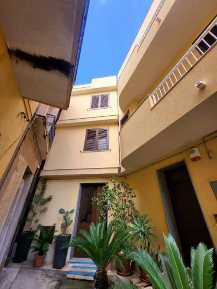 Casa  Su Due Livelli In Città -Climatizzata - Wifi - Avola