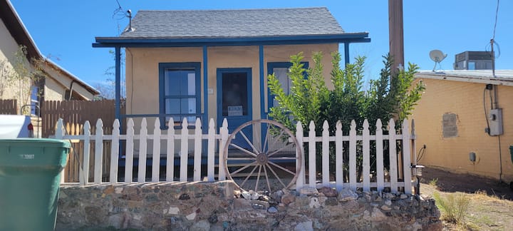1900's Cottage: Kitchen, Wifi, 500ft To Bird Cage - Tombstone, AZ