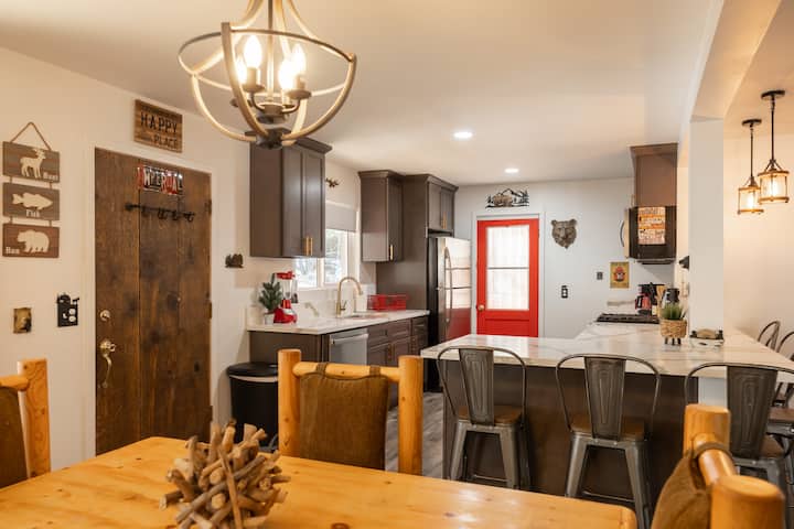 Red Firehouse Cabin By Forest - Big Bear, CA