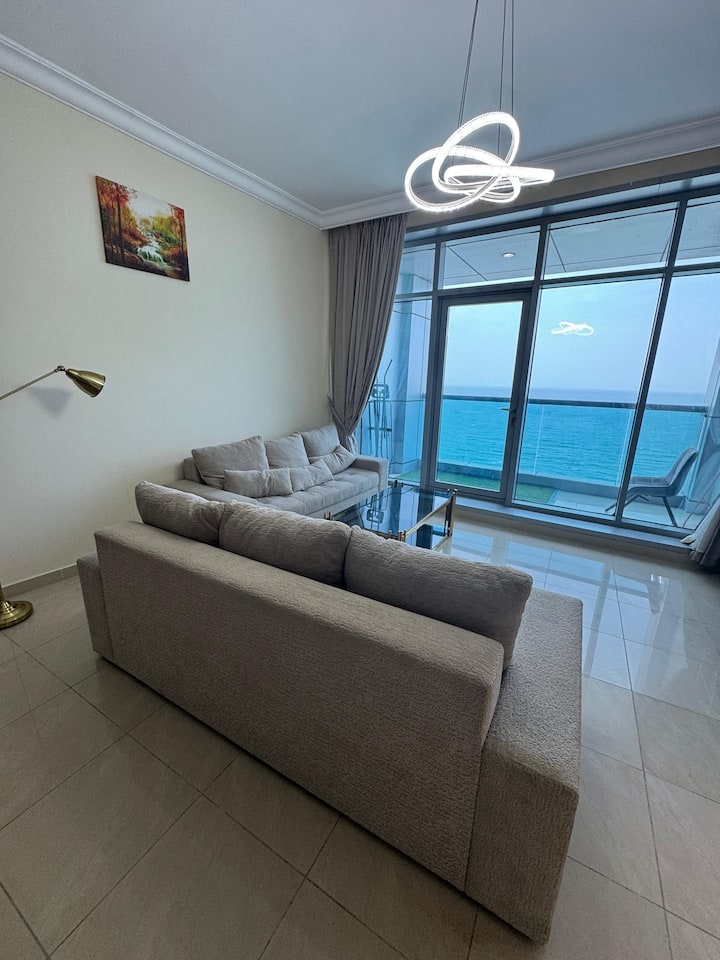Beachfront Seaview Luxury,pool,sauna,jacuzzi,more - アジュマーン