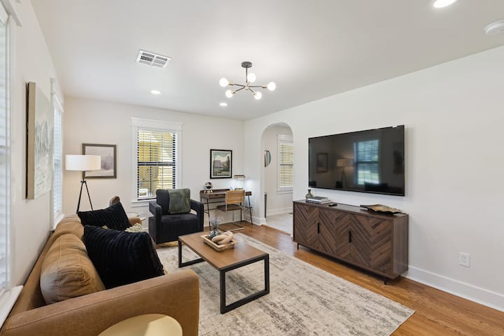 Retro-modern Edmond Bungalow - Edmond, OK