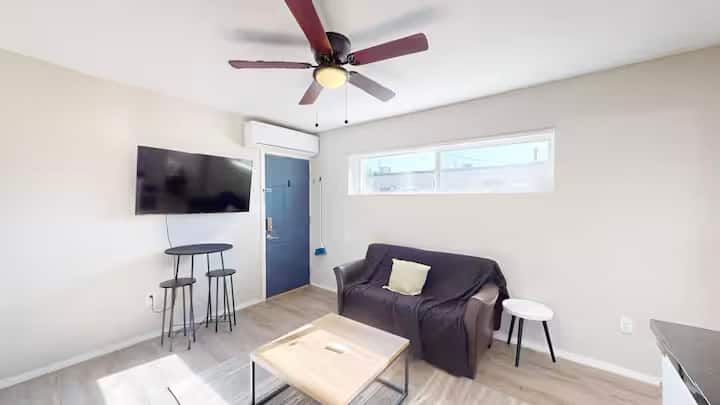 Updated Apart With King Bed & In-unit W/d - Albuquerque, NM