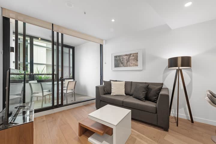 Central Valley Pad W/ Infinity Pool, Gym & Office! - Brisbane