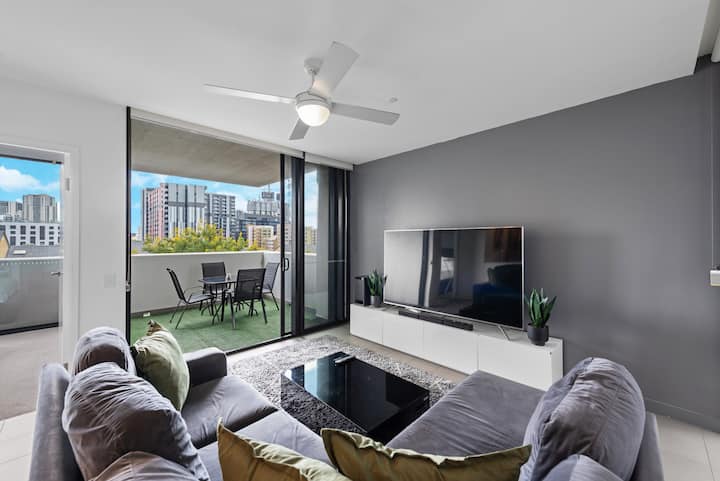 Central Apt Close To Hospital W/ Pool & Car Park! - Brisbane