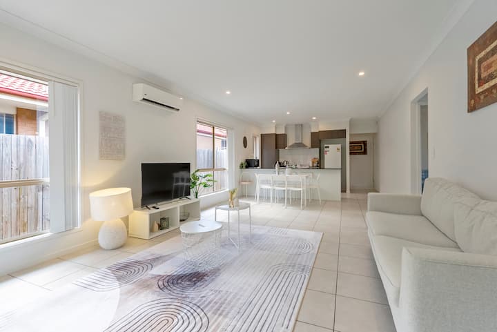 Coomera 4br Cosy Home Theme Parks & Shopping - Jacobs Well