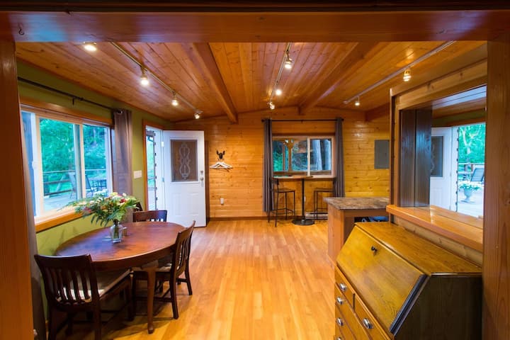 Cabin At Marble Bay, Van Anda - Vancouver Island