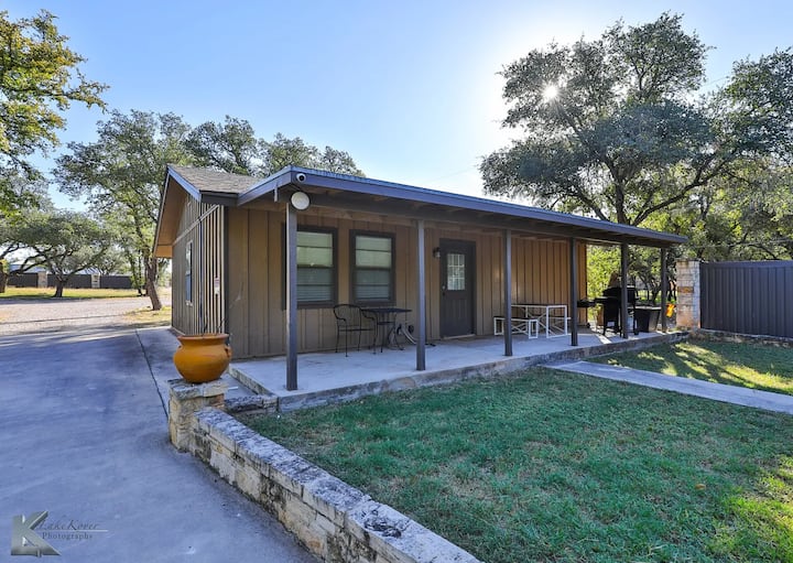 Cozy Cabin On Cove - Lakefront - Lake Brownwood, TX