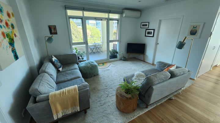 Walk To Beach & Cafés
1qbr, Shared Bathroom - Brooklyn