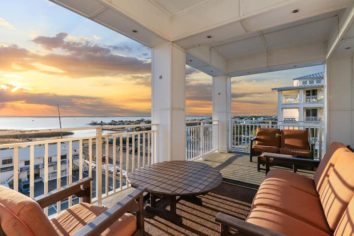 New! Oceanfront Penthouse/ 2 Decks/ Pool/beach/gym - Virginia Beach, VA