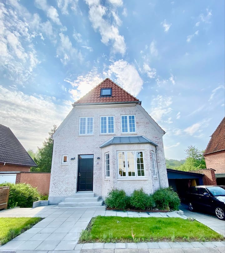 Spacious House With Forest View - Odense