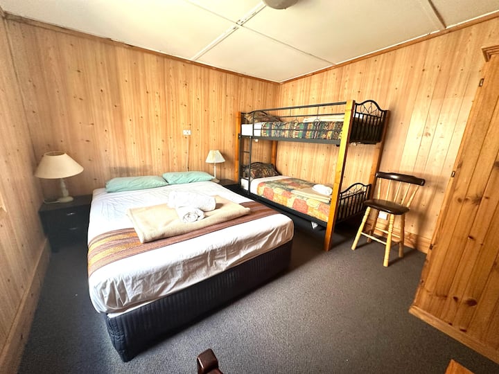 4 Bedroom Cabin Fits 12 (29) - Kosciuszko National Park