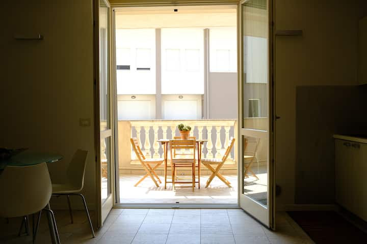 Later Apartment - Crema
