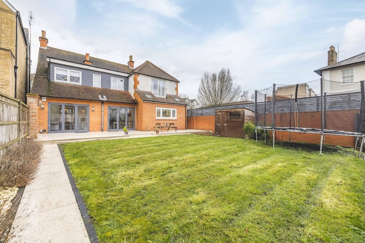 Spacious 5-bedroom Home In Windsor - Maidenhead