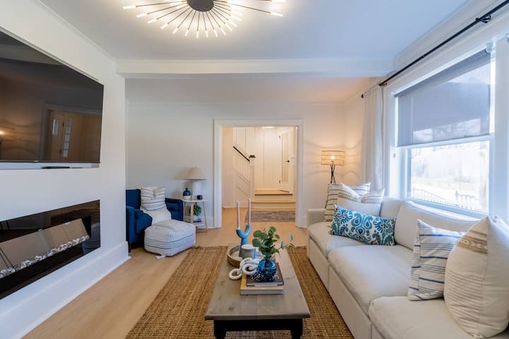 Grand Bend 5br Retreat | Hot Tub, Fire Pit & Bbq - Grand Bend