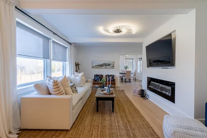 Grand Bend 5br Retreat | Hot Tub, Fire Pit & Bbq - Ontario