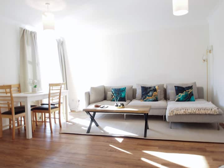 Homely 2bd In Quiet Development - Edinburgh
