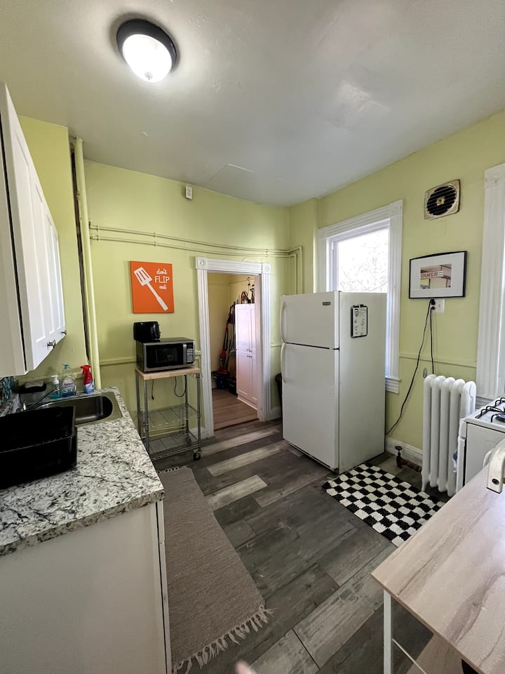 Colorful & Snug Private Room - Baltimore, MD