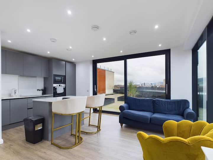 3 Br Penthouse With Spacious Terrace | City Center - Belfast