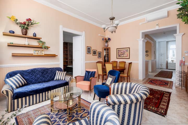 Spacious Luxury Apartment - Hungría