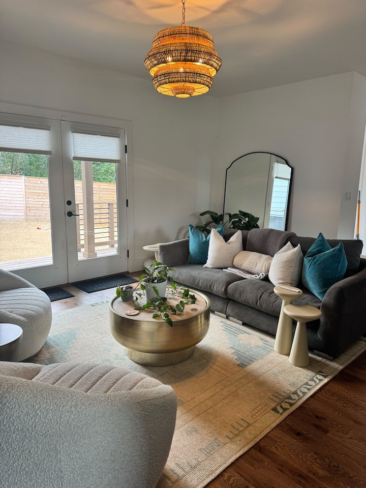 Modern, Cozy Townhome With Fenced In Backyard - Wilmore - Charlotte