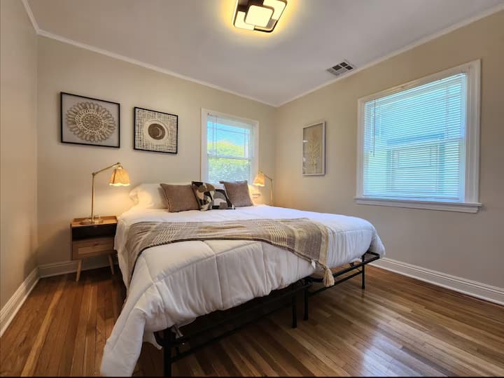 Detached Charming House Prime Location King Bed !7 - Pasadena, CA